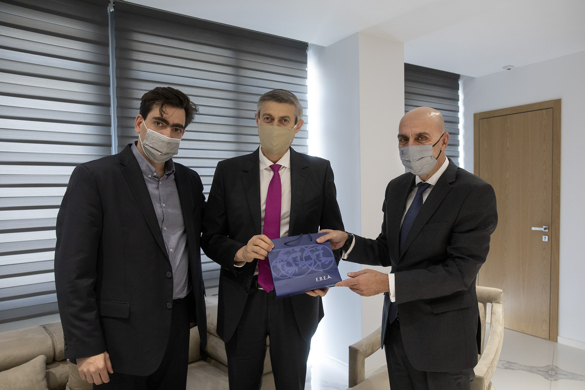 ΕΒΕΑ: Εθιμοτυπικές συναντήσεις με τους πρέσβεις του Μπαγκλαντές και της ...